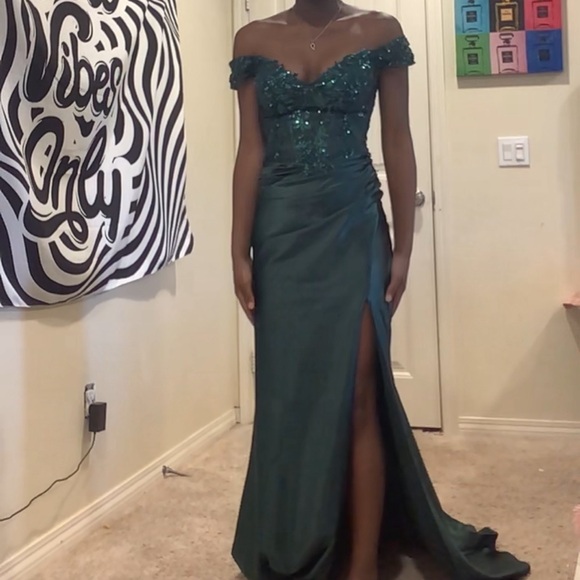 Dresses | Emerald Green Extra Small Prom Dress | Poshmark